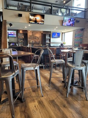 THE MAV KITCHEN & TAP HOUSE - 43 Photos & 106 Reviews - 1409 Barlow Rd ...