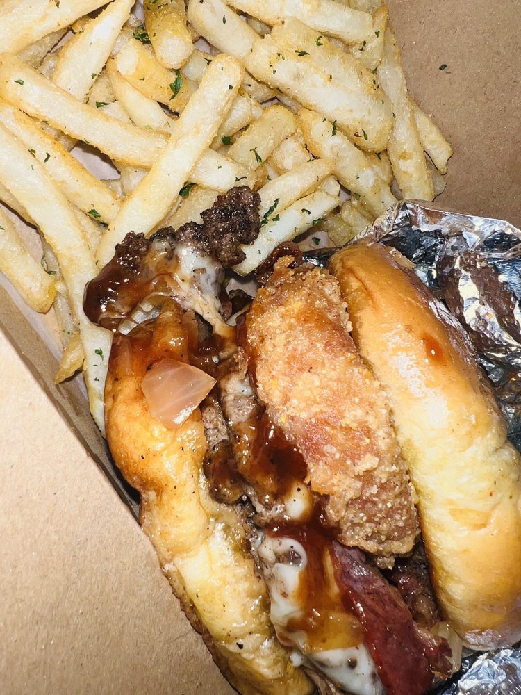 BUBBA GRUB - Updated May 2024 - 10 Photos - 1007 Elizabeth St ...