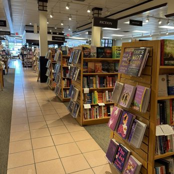 SCHULER BOOKS - Updated September 2025 - 44 Photos & 65 Reviews - 2513 ...