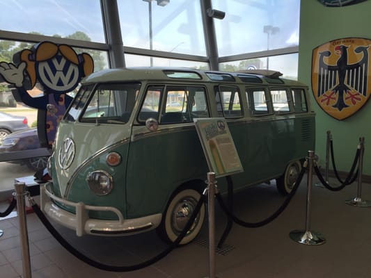 CHECKERED FLAG VOLKSWAGEN - Updated November 2025 - 52 Photos & 127 ...