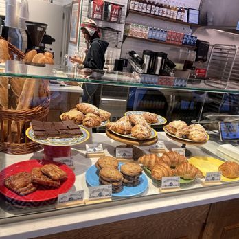 LEA - Updated November 2025 - 195 Photos & 106 Reviews - 70 E Lake St ...