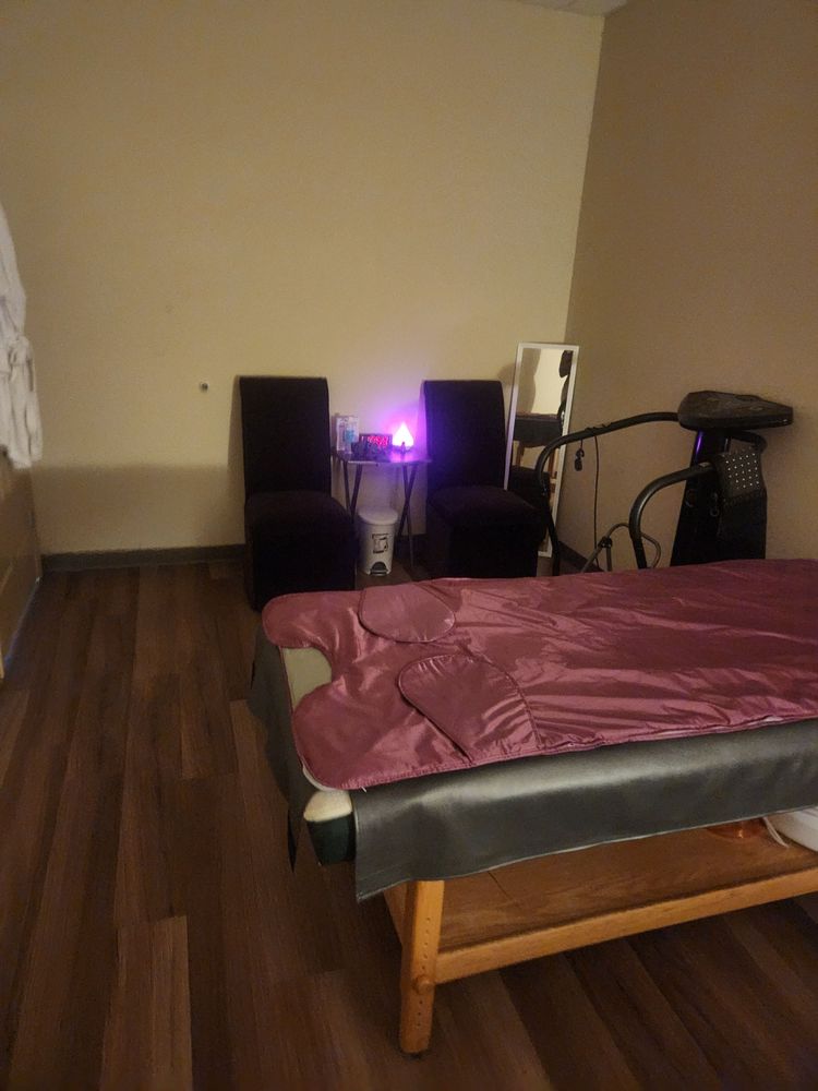 EXEC LEVEL MASSAGE - Updated May 2025 - 11 Photos - 807 Pavilion Ct ...