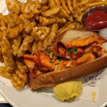 IZZY’S FISH & OYSTER - 680 Photos & 769 Reviews - 2282 First St, Fort ...