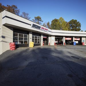 EAST 81 OIL & AUTO REPAIR - Updated December 2025 - 20 Photos - 1780 ...