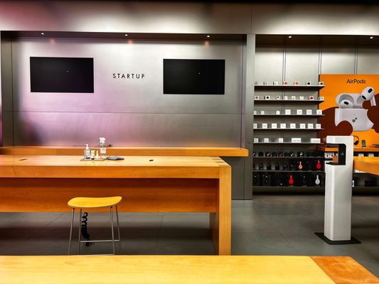 APPLE STORE - Updated December 2025 - 52 Reviews - 900 Maple Ave ...