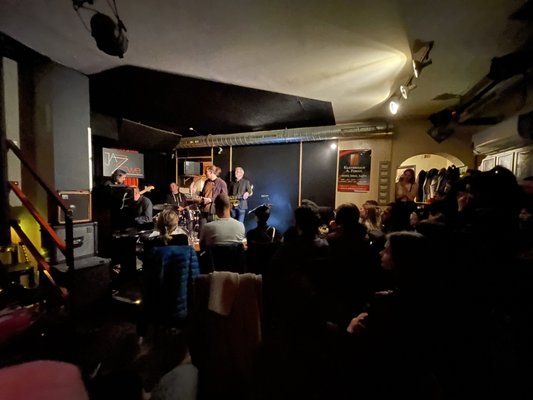 ZWE - Updated January 2025 - 30 Photos & 12 Reviews - Floßgasse 4, Wien ...