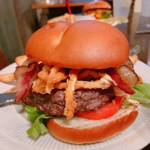 THE FIDDLIN PIG - Updated November 2024 - 100 Main St, Smithfield ...