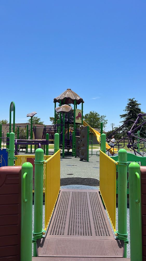 COMMUNITY CENTER PARK - Updated August 2025 - 17 Photos - 1605 E ...