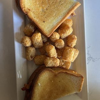 SIPS ON 10TH - Updated July 2024 - 110 Photos & 60 Reviews - 1022 S ...