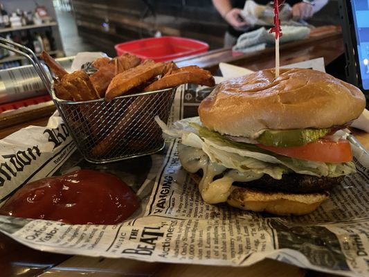 THE SQUARE PUB - Updated July 2024 - 10 Photos - 30 W Washington St ...