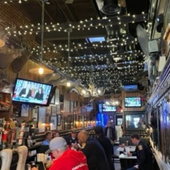 TUNE INN - Updated December 2025 - 362 Photos & 570 Reviews - 331 ...