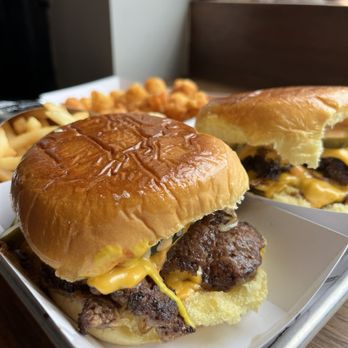 GOTHAM BURGER SOCIAL CLUB - Updated July 2024 - 228 Photos & 102 ...