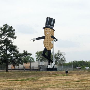 WORLD’S LARGEST MISTER PEANUT - Updated July 2025 - 8600 US Hwy 71 ...