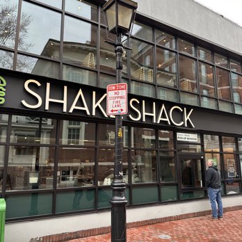 SHAKE SHACK HARVARD SQUARE - Updated July 2024 - 329 Photos & 442 ...