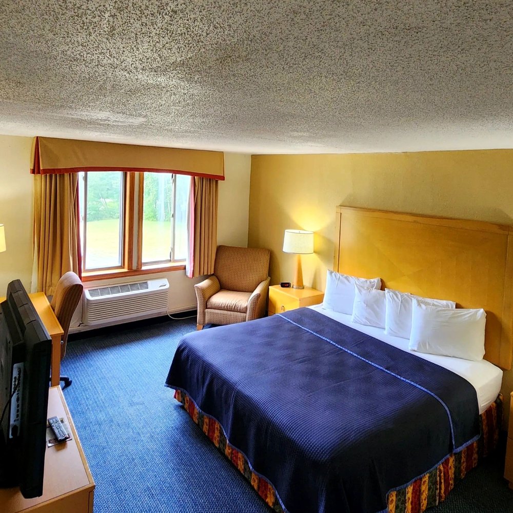 KATAHDIN INN AND SUITES - Updated September 2024 - 28 Photos & 24 ...