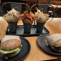 ROAM ARTISAN BURGERS - 647 Photos & 685 Reviews - Burgers - 23 ...
