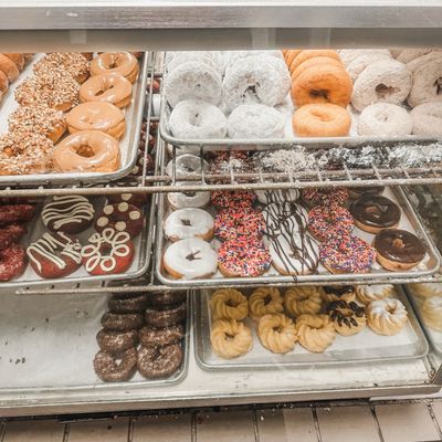 DONUT DRIVE-IN - Updated November 2025 - 285 Photos & 395 Reviews ...