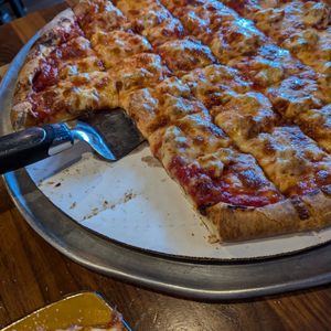 FOX’S PIZZA & IRISH PUB - Updated November 2024 - 94 Photos & 302 ...