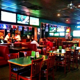 PUTTERS SPORTS GRILL - Updated October 2025 - 58 Photos & 153 Reviews ...