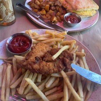 TABLE 33 - Updated December 2024 - 449 Photos & 378 Reviews - 45 W 4th ...