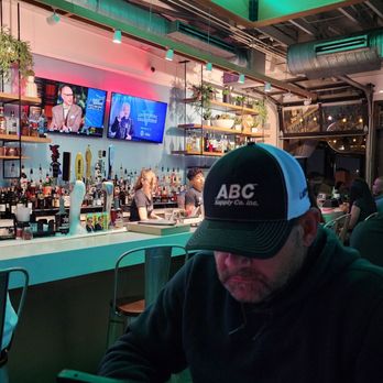 32 DEGREES - Updated August 2025 - 57 Photos & 49 Reviews - 1006 E 15th ...