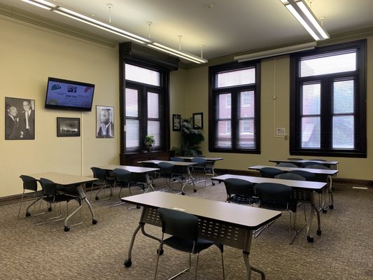 TRENTON FREE PUBLIC LIBRARY - Updated June 2025 - 15 Photos - 120 ...