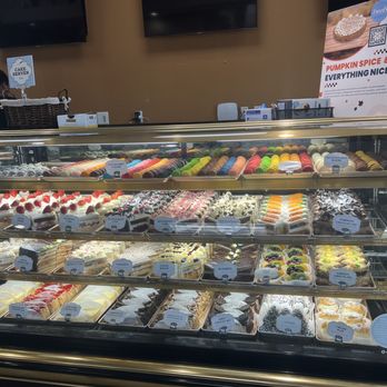 FREED’S BAKERY - Updated July 2024 - 2133 Photos & 1767 Reviews - 9815 ...