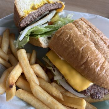 BURGER ROAD - Updated April 2025 - 263 Photos & 216 Reviews - 2010 ...