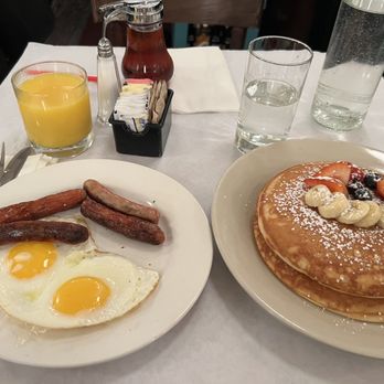 CAFÉ LULUC - Updated August 2024 - 1777 Photos & 1678 Reviews - 214 ...