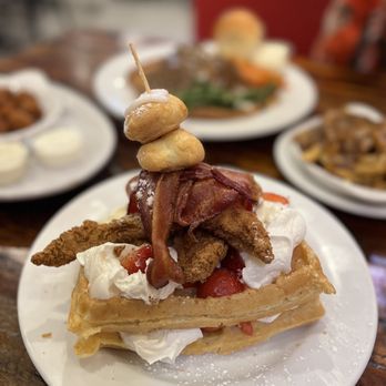 MAPLE LEAF DINER - Updated June 2025 - 5126 Photos & 3901 Reviews ...