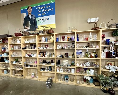 GOODWILL - Updated January 2026 - 15 Photos & 11 Reviews - 3 Urbano Way ...
