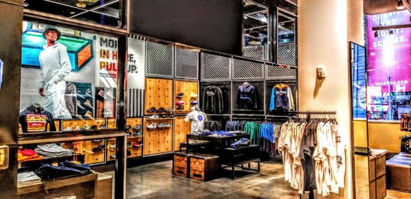 FOOT LOCKER - Updated December 2025 - 31 Photos & 22 Reviews - 1460 ...