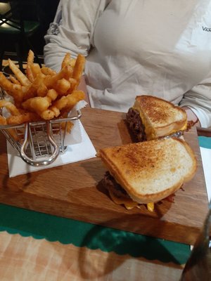 HARRIGAN’S PUB - Updated July 2024 - 37 Photos & 29 Reviews - 1051 W ...