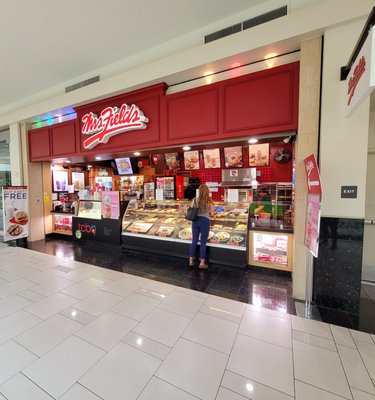 MRS. FIELDS NORTHRIDGE MALL - Updated August 2025 - 22 Photos & 31 ...