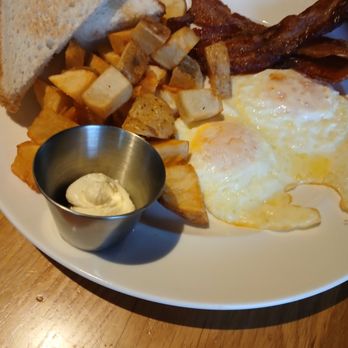 TOASTED OAK GRILL & MARKET - Updated January 2026 - 640 Photos & 729 ...