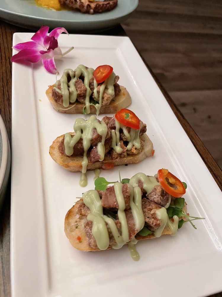 THE BEEHIVE - Updated August 2025 - 46 Photos & 35 Reviews - 131 E Mill ...