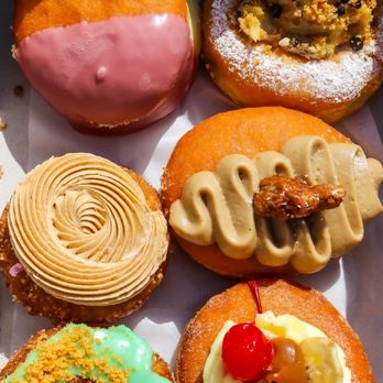 FRIENDLY DONUTS - Updated November 2024 - 2980 Photos & 1590 Reviews ...