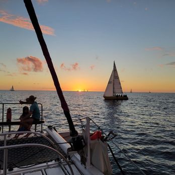 PINK SAILS WAIKIKI - 672 Photos & 462 Reviews - 1 Holomoana St ...