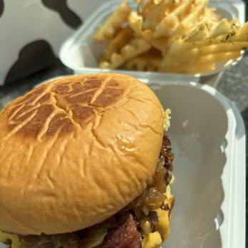 HOLY CHUCK BURGERS - Updated May 2025 - 3401 Dufferin Street, Toronto ...