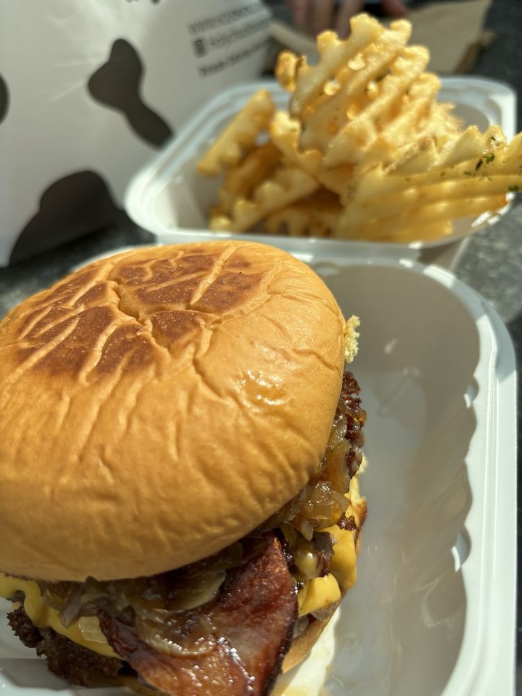 HOLY CHUCK BURGERS - Updated June 2024 - 3401 Dufferin Street, Toronto ...