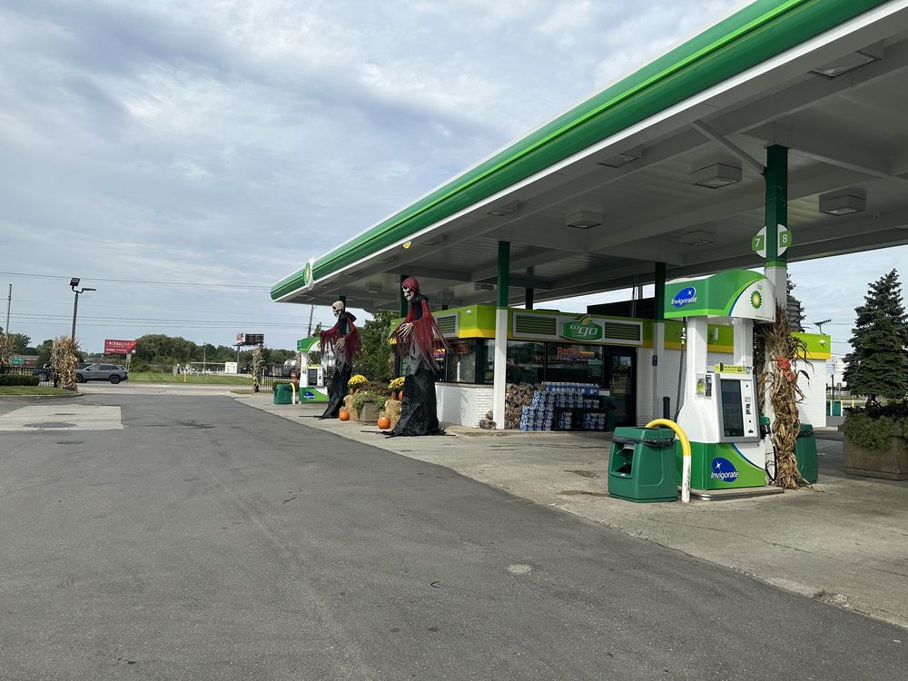 BP - Updated October 2025 - 32 Reviews - 9201 Middlebelt Rd, Romulus ...