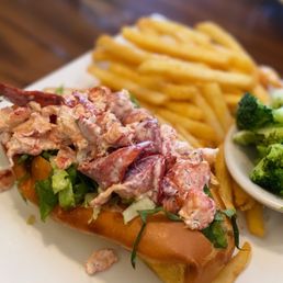 SAKONNET RIVER GRILLE - Updated September 2024 - 68 Photos & 137 ...