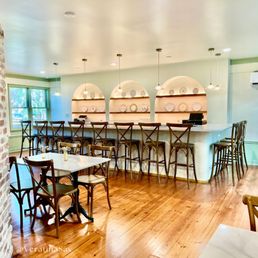 VERATINA - Updated March 2025 - 37 Photos - 606 Abercorn St, Savannah ...