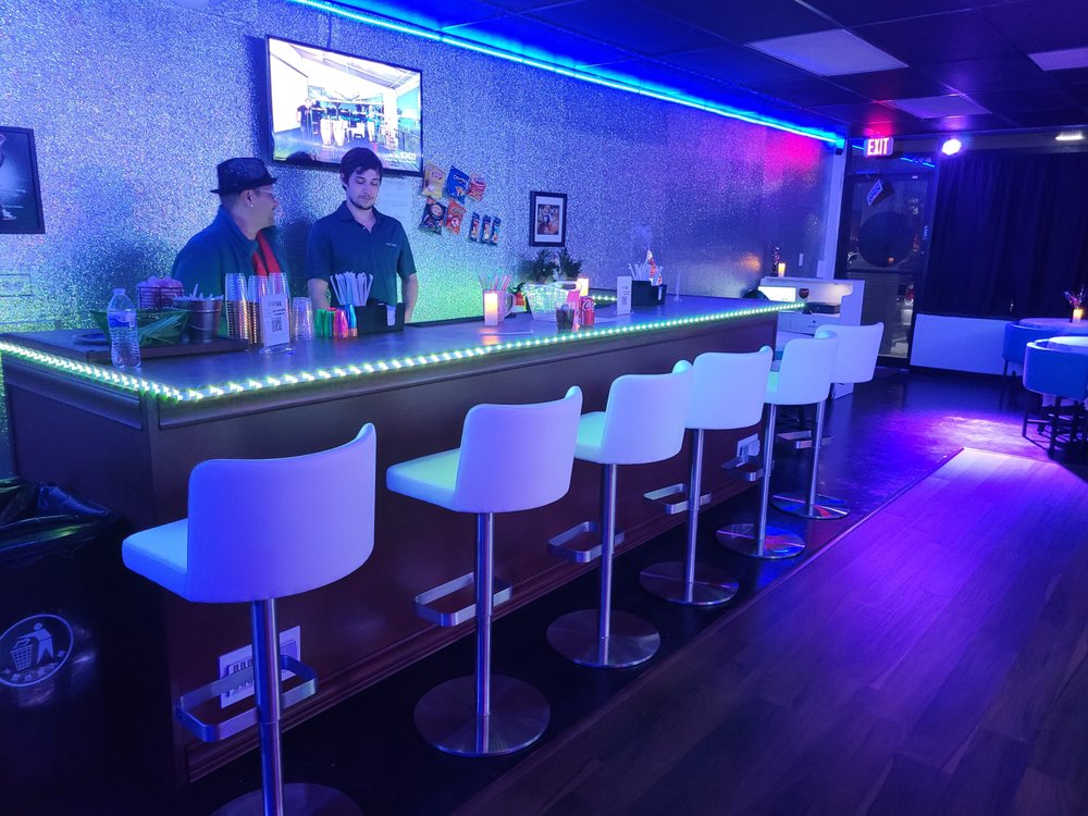 STUDIO 33 - Updated April 2026 - 20 Photos - 933 W Commercial Blvd ...
