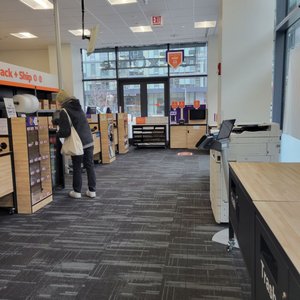 FEDEX SHIP CENTER - Updated October 2025 - 875 W Division St, Chicago ...