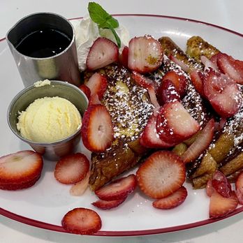 STRAT CAFÉ - Updated August 2025 - 437 Photos & 310 Reviews - 2000 Las ...