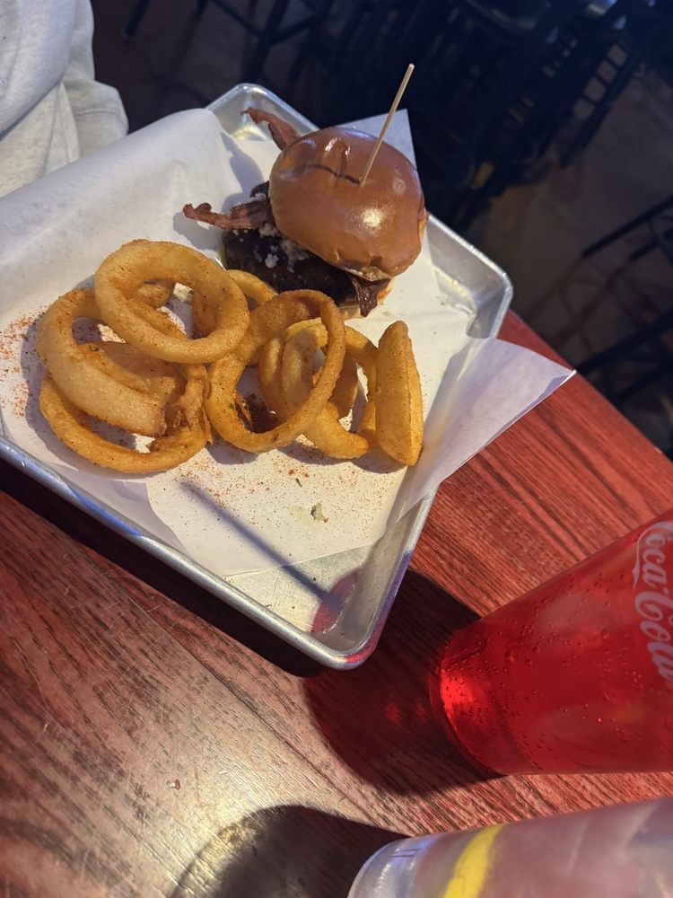 MVP SPORTS BAR AND GRILL - Updated September 2025 - 16 Photos & 17 ...