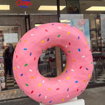 FOX’S DONUT DEN - Updated November 2025 - 273 Photos & 356 Reviews ...