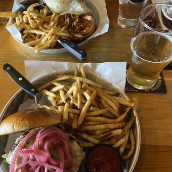 MANITO TAP HOUSE - Updated October 2025 - 261 Photos & 459 Reviews ...