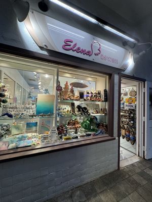 ELENA HAWAII - Updated January 2026 - 17 Photos - 2005 Kālia Rd ...